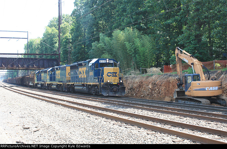 CSX GP40-2 #6915 on O035-17